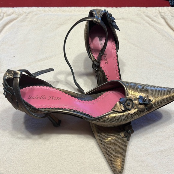 Isabella Fiore | Shoes | Isabella Fiore Leather Ankle Strap Heels ...